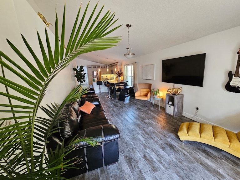 Pick Me! Comfy And Safe House With Fenced Backyard - Orlando, FL