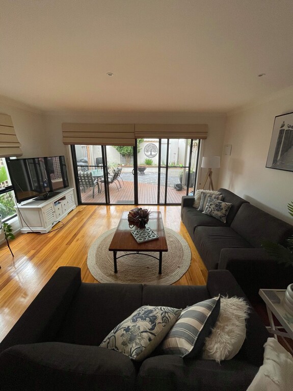 2 Story Townhouse Near Beach - Melbourne