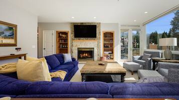 Apartamento em Condomínio Fechado, 3 quartos | Sala de estar | Smart TV