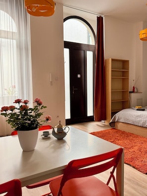 Studio Apartment 4 | Com decoração personalizada, com mobília individualizada 