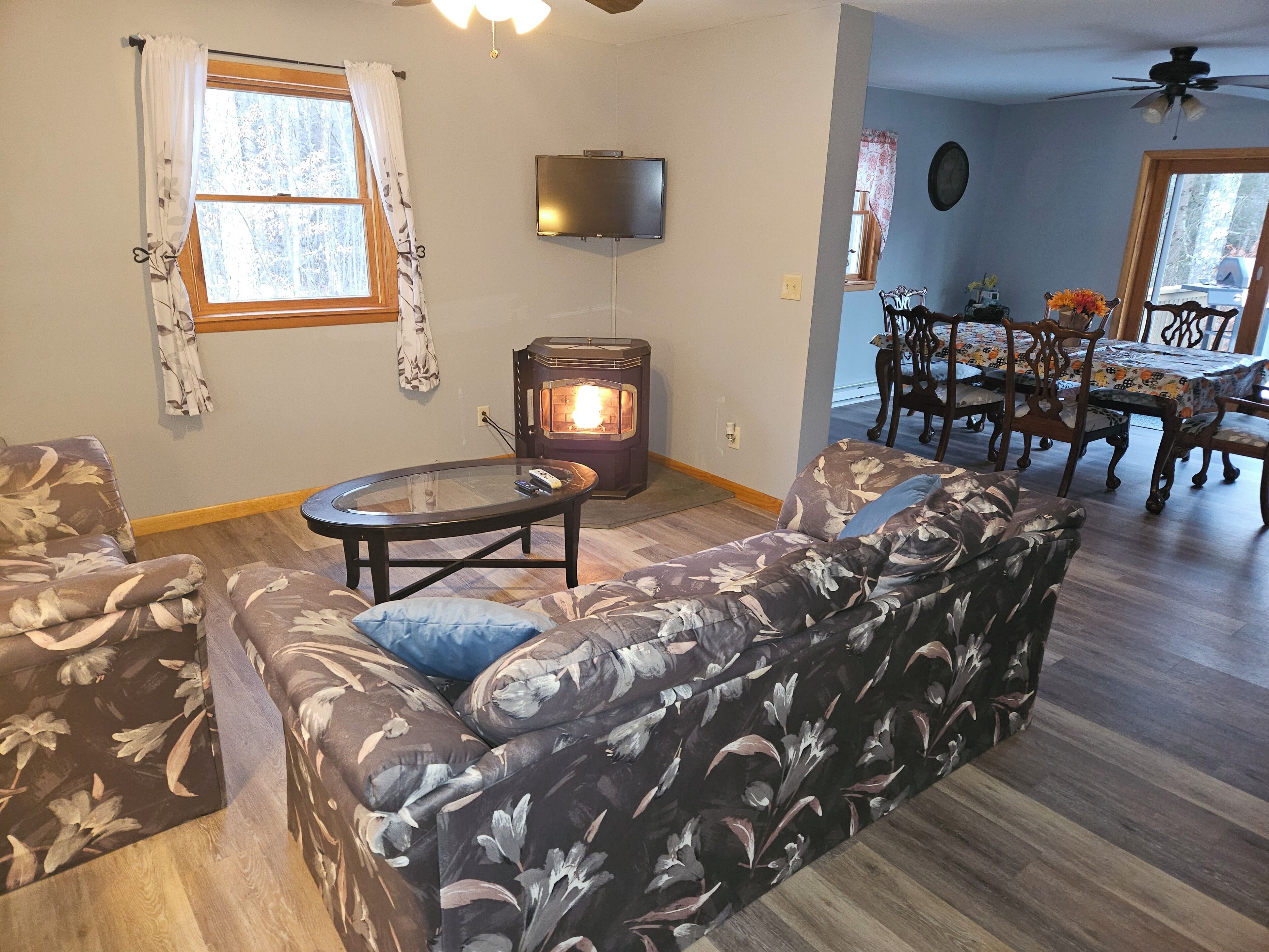 3 Bedroom Home With Rear Deck And Covered Front Porch. - State of New York