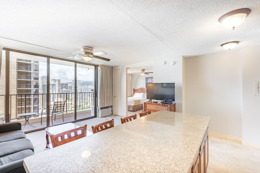 Waikiki Banyan High Level Condo With Private Lanai By Koko Resort Vacation Rentals - Maunalua Bay Beach, HI