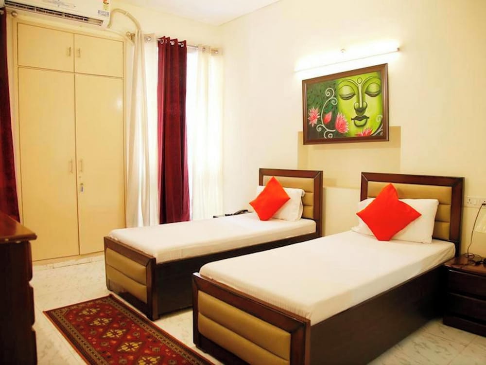 Room In Guest Room - Maplewood Guest House, Neeti Bagh, New Delhiit Is A Boutiqu Guest House - Room 4 - New Delhi