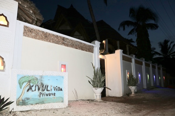 Room-a Wonderful Beach Property In Diani - Mombasa