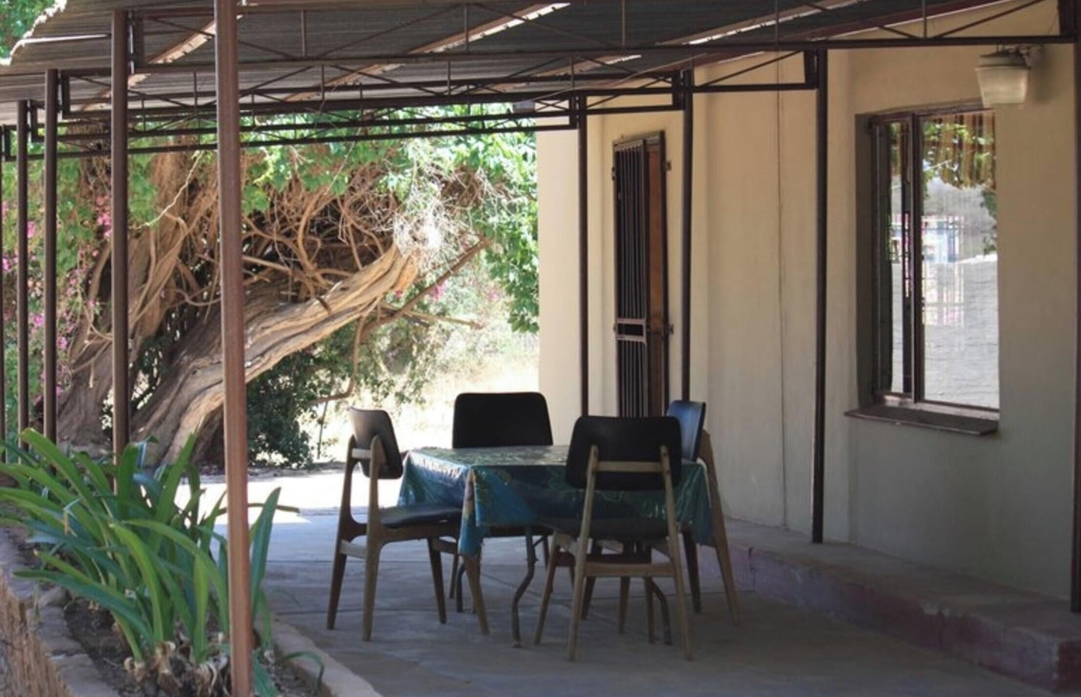 Dormitório Partilhado, 1 quarto, pátio, vista para o jardim | Vista do alojamento
