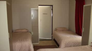Dormitório Partilhado, 1 quarto, pátio, vista para o jardim | 1 quarto