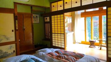 Quarto Tradicional, não fumadores (Tatami Garden Room w/ Private Toilet) | Minibar, secretária, ferro/tábua de engomar, Wi-fi grátis