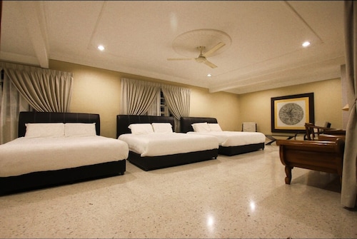 Ombak Villa Port Dickson  - Luxury Seaside Villa - Bagan Lalang