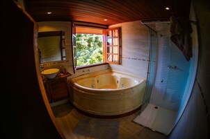 Suite Presidencial, 1 cama queen-size | Casa de banho | Artigos de higiene pessoal grátis, um secador de cabelo 