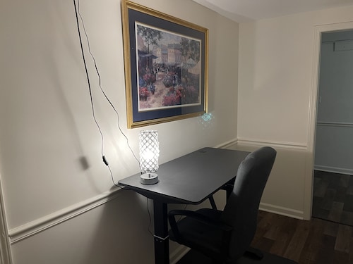 Cozy, Private, Newly Renovated Garden Apartment - Dunwoody, GA
