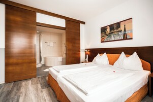 Cofre no quarto, secretária