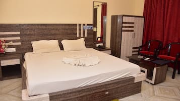 Quarto Básico | Cofre no quarto, quartos insonorizados, Wi-fi grátis