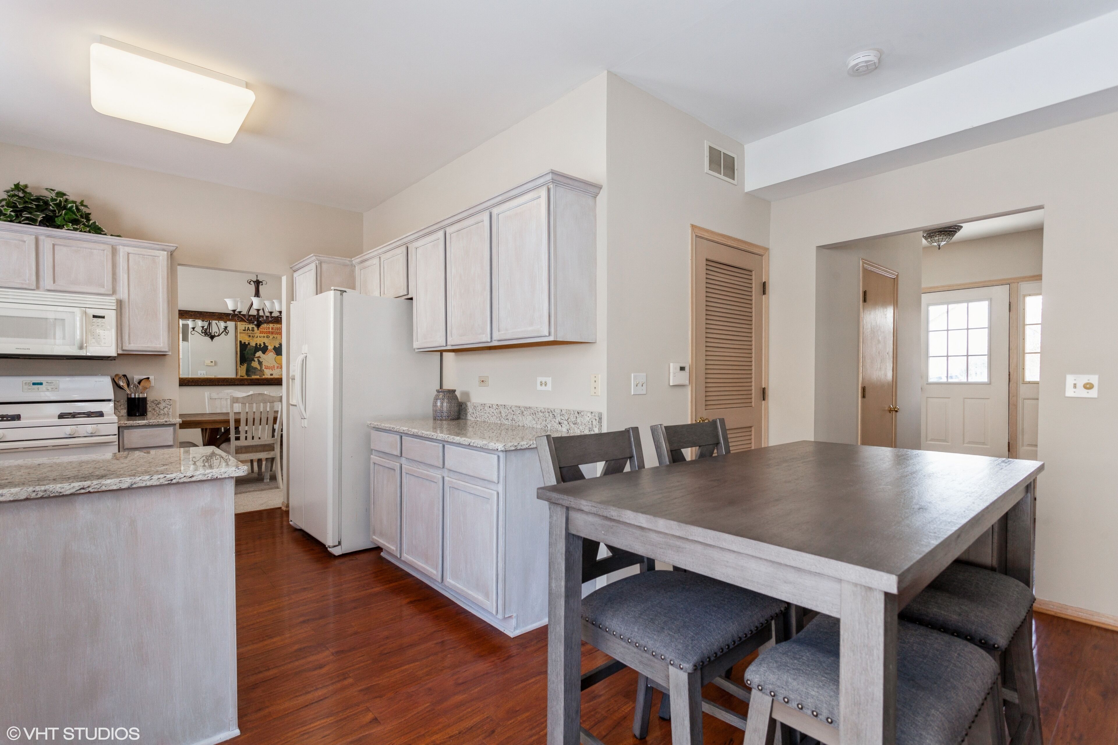 Newly Updated - Close To Everything - Naperville! - Naperville