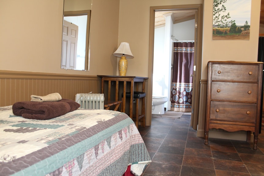 Kara Creek Ranch - King Bed Cabin With Kitchen #6 - Wyoming