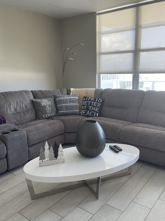 16th Floor Beachfront Condo At The Sea Air Tower - Aventura, FL