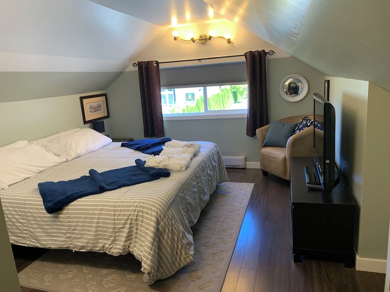 Pet Friendly Cottage & Hot Tub *Unaffected By Bylaw Changes* - Vancouver Island