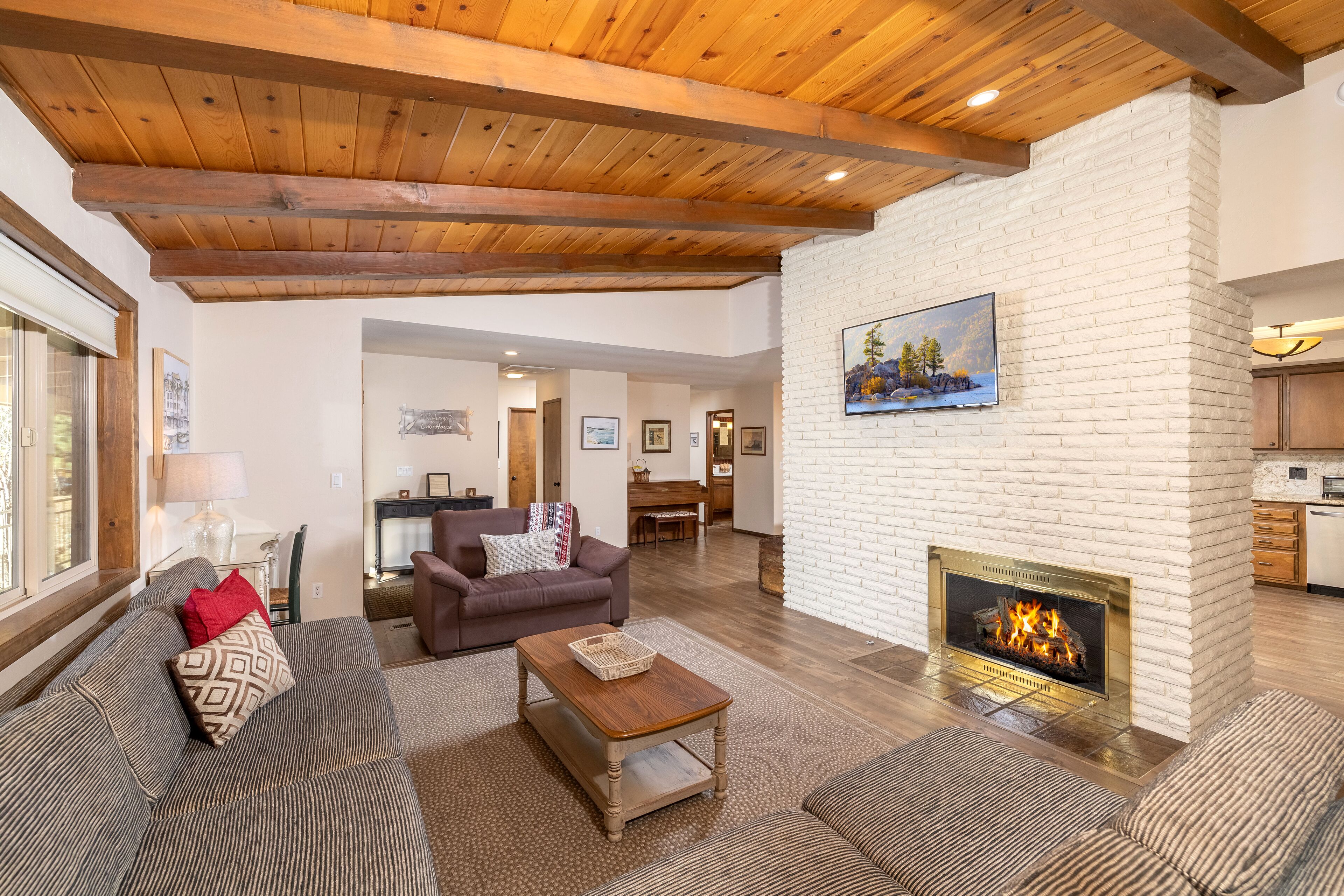 Wren's Hollow: Luxury Cabin In Prime Location! - Big Bear Lake, CA