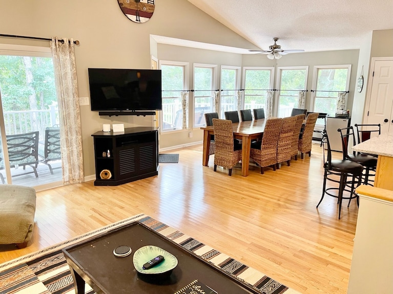 Visit The Good Life On Lake Gaston! 5 Bedrooms With Kayaks, Sups, Pedal Boat. - Lake Gaston