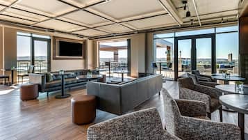 2 restaurantes, pequenos-almoços servidos