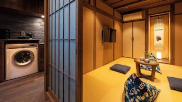 Casa Tradicional, 2 quartos, não fumadores, cozinha (YUZEN) | 2 quartos, cofre no quarto, com decoração personalizada