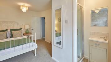 Casa | 4 quartos, ferro/tábua de engomar, Wi-fi grátis