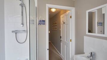 Casa | Casa de banho | Um polibã, toalhas fornecidas