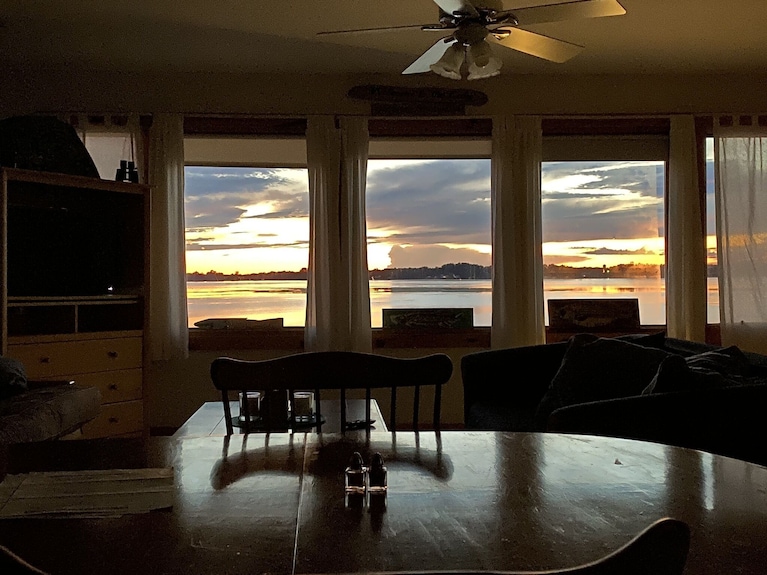 Lake Front Cabin With Amazing Sunsets- Easy Access To The Inland Sea - St. Albans, VT