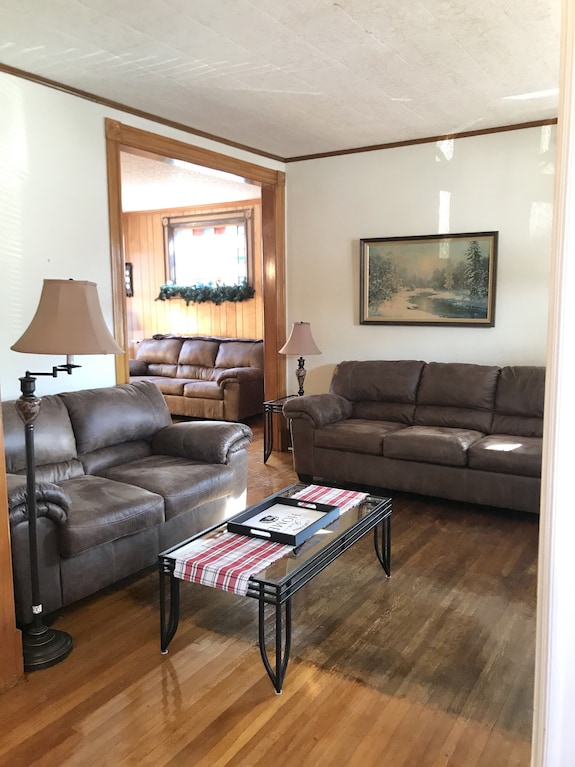 Clean And Roomy 4 Bedroom House - Oswego, NY