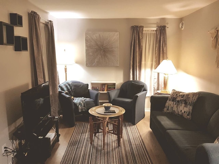 Your Sarnia "City Cottage" Is Waiting For You! - 사니아