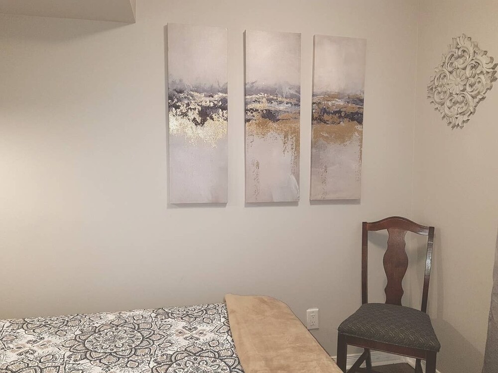 Your Sarnia "City Cottage" Is Waiting For You! - Sarnia