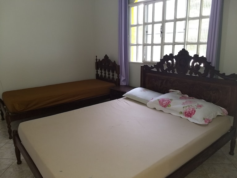 House With Colonial Veranda - Lawn Space - Guarapari