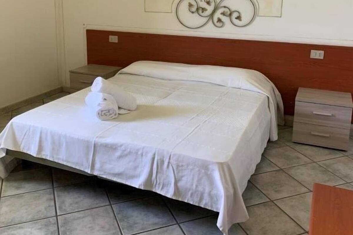 Estúdio Económico | Minibar, secretária, roupa de cama fornecida 