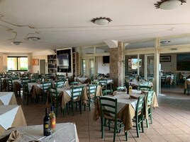 Pequeno-almoço inspirado na cozinha local diário (6 EUR por pessoa) 