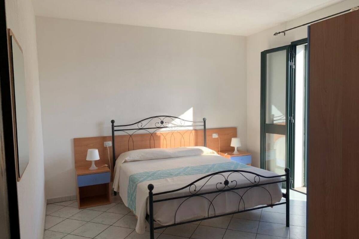 Apartamento Deluxe, 1 quarto | Minibar, secretária, roupa de cama fornecida 