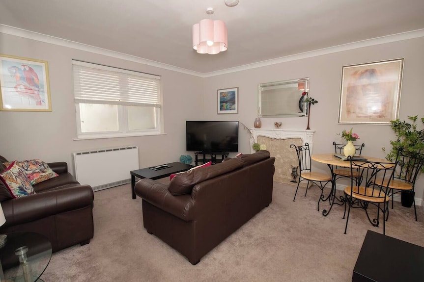 Cosy Ground Floor Apartment With Parking Space - スカボロー