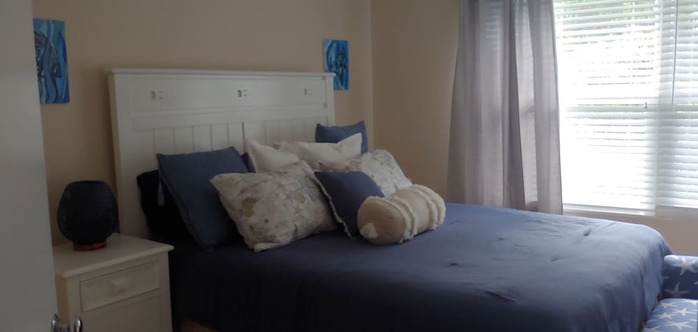 Close To Beach, St Petersburg Fl. Stylish 1st Floor 2/2 Condo - St. Petersburg, FL