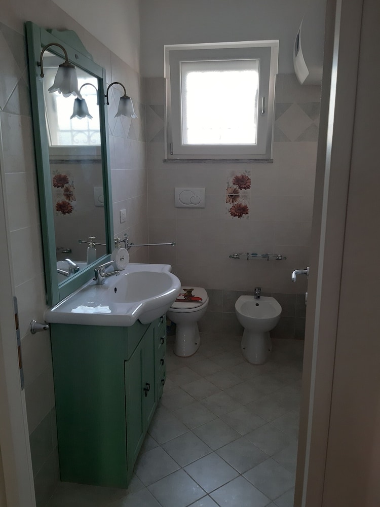 Villino, Large Garden With Barbecue, Outdoor Shower, Nearby Large Sandy Beach - Sabaudia