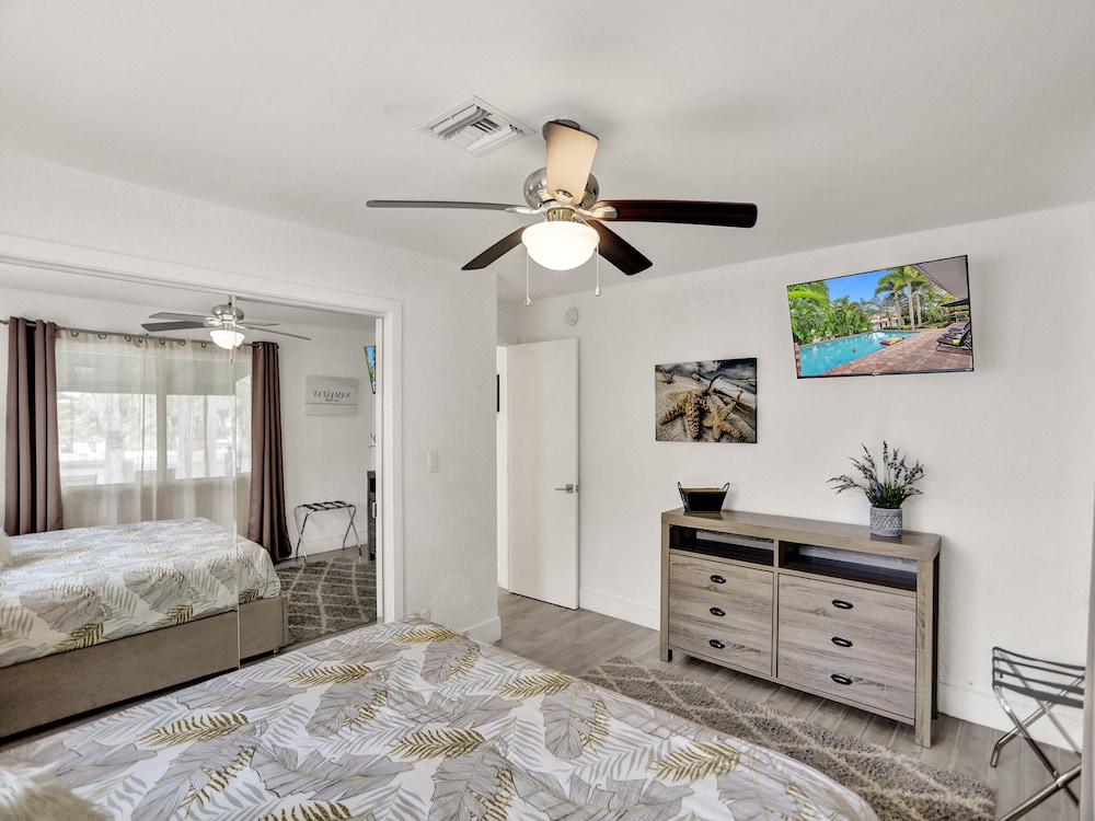 Tropical Oasis Close To All South Florida Offers! - Coral Springs, FL