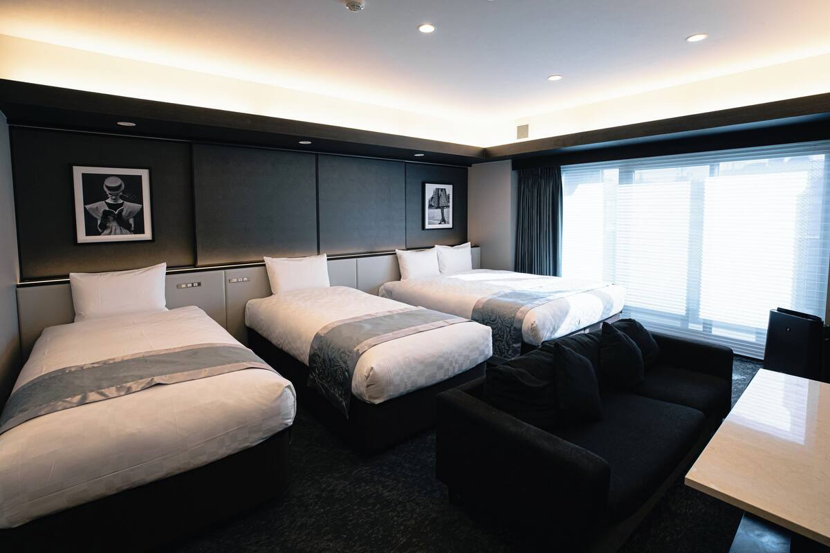 Quarto quádruplo superluxo | Edredons de pluma, cofres nos quartos, cortinas blackout