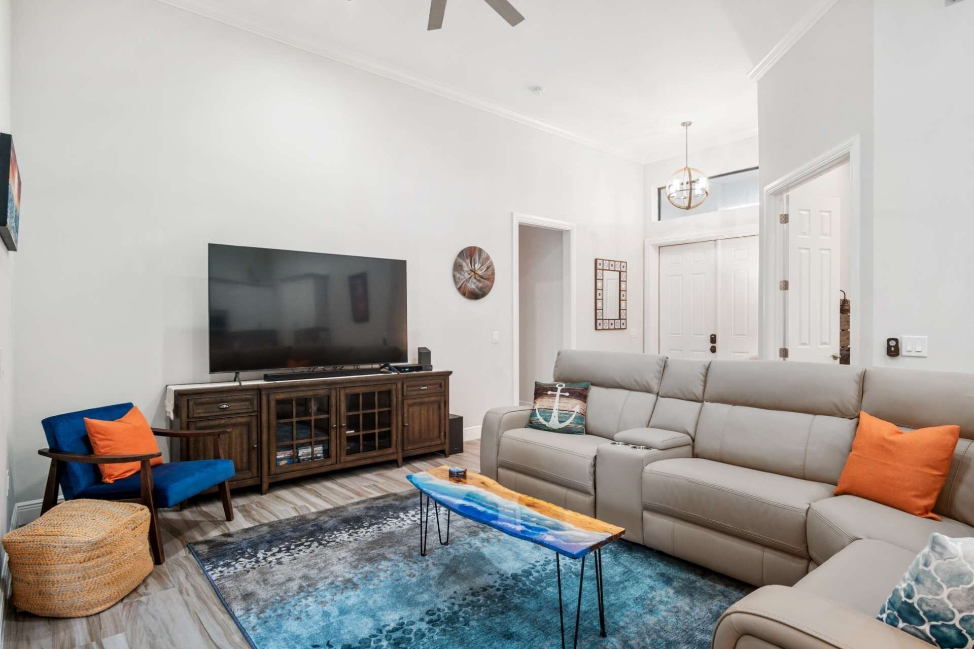 Amazing Location - Walk To The Beach & Jw ~Fully Loaded Inside & Out W/pool, Beach Gear, Wifi & More - Marco Island, FL