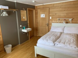 Quarto Duplo Básico, casa de banho partilhada