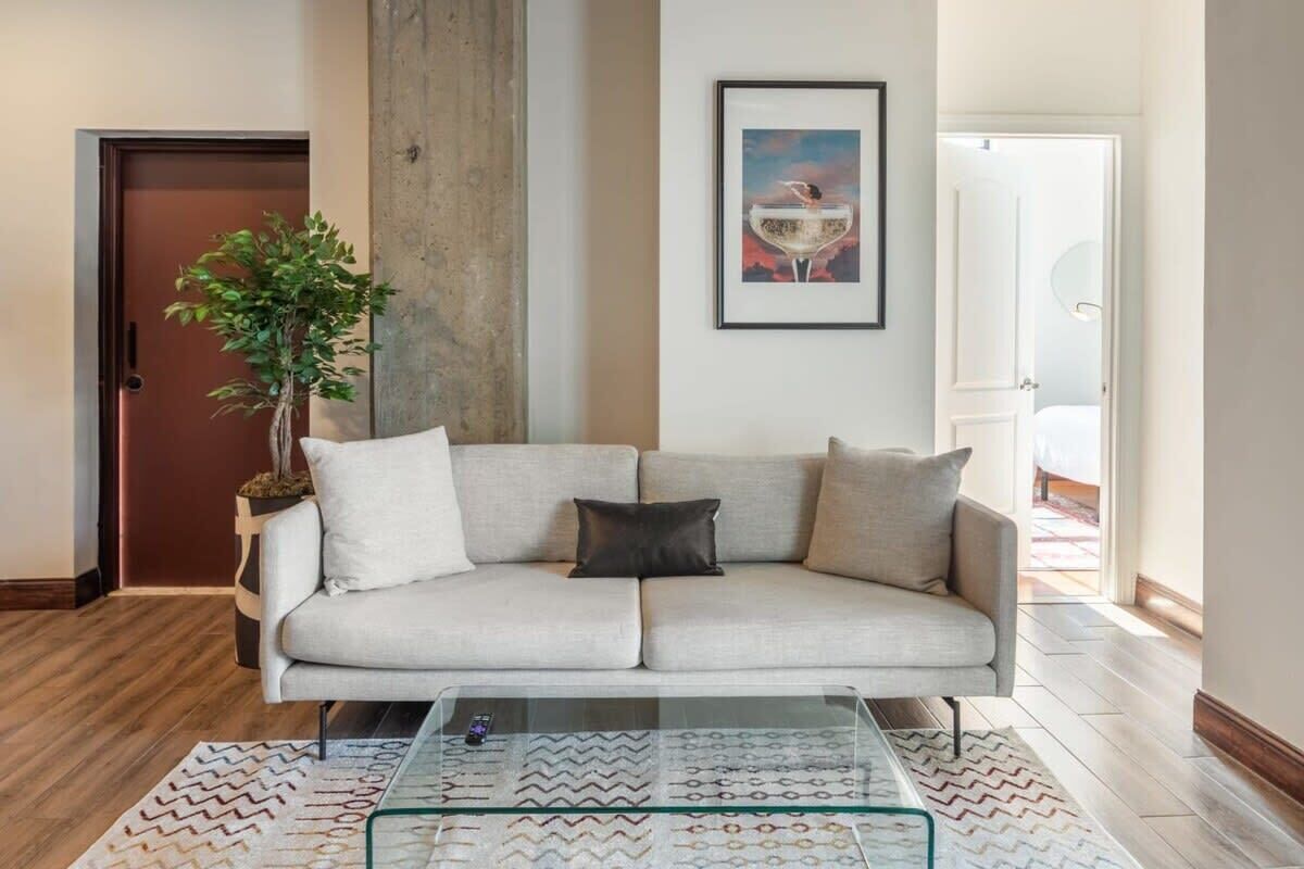 Sosuite | 2br Apt W Balcony, W/d, Gym, On-site Bar - Logan Square - Philadelphia