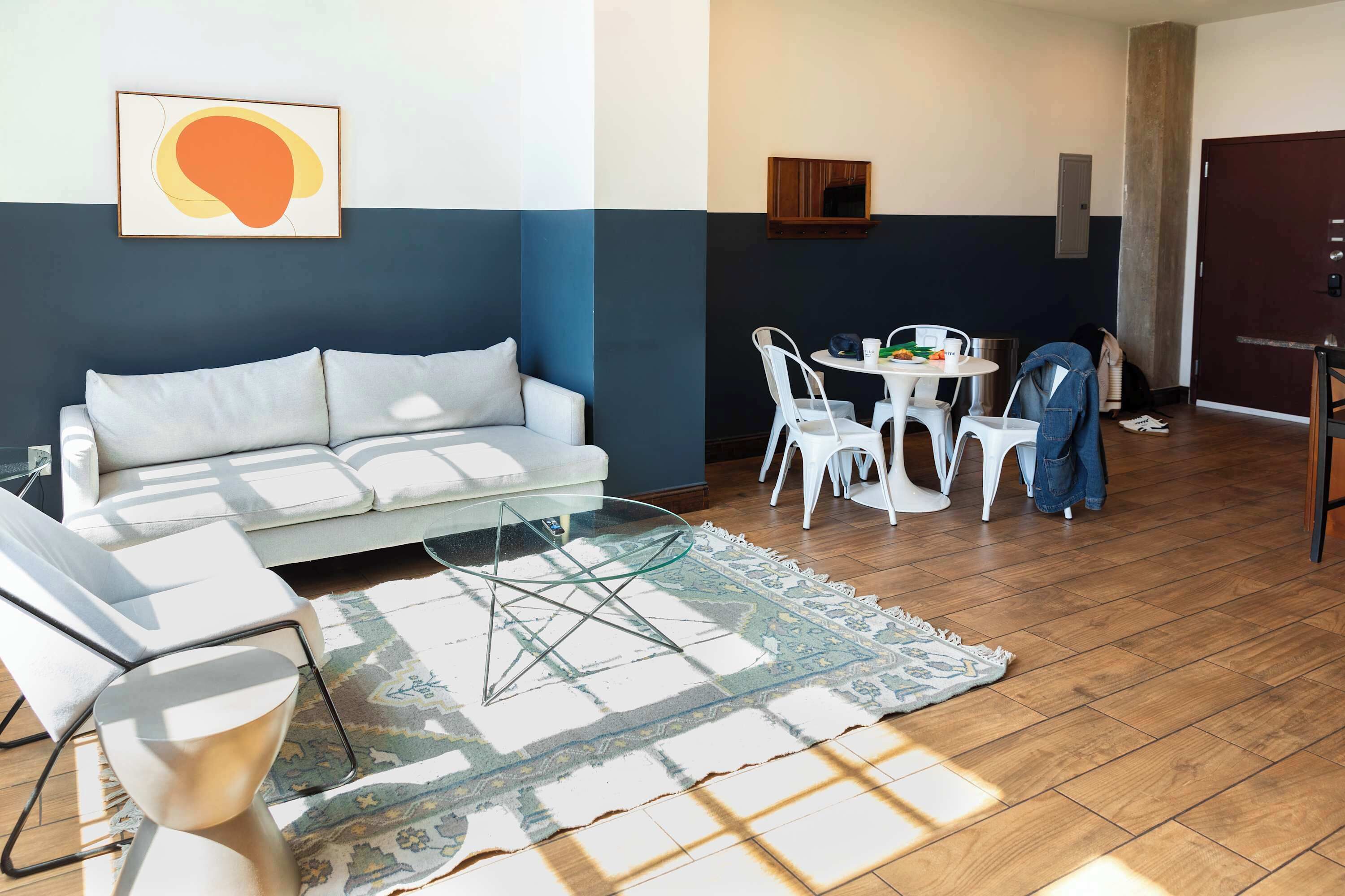 Sosuite | 2br Apt W Balcony, W/d, Gym, On-site Bar - Philadelphie, PA