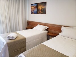 Quarto Familiar | Secretária, cortinas/cortinados opacos, Wi-fi grátis 