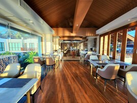 Café da manhã com buffet grátis todos os dias