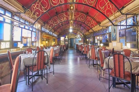 2 restaurantes, culinƔria internacional