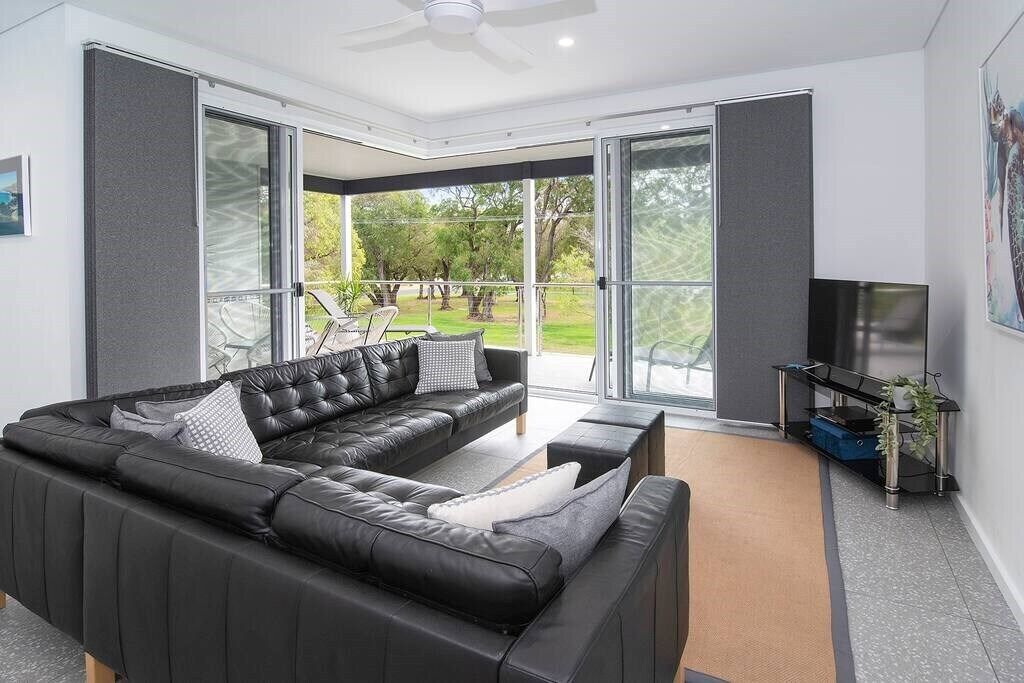 Fantasea- Newly Built Modern Home - Busselton
