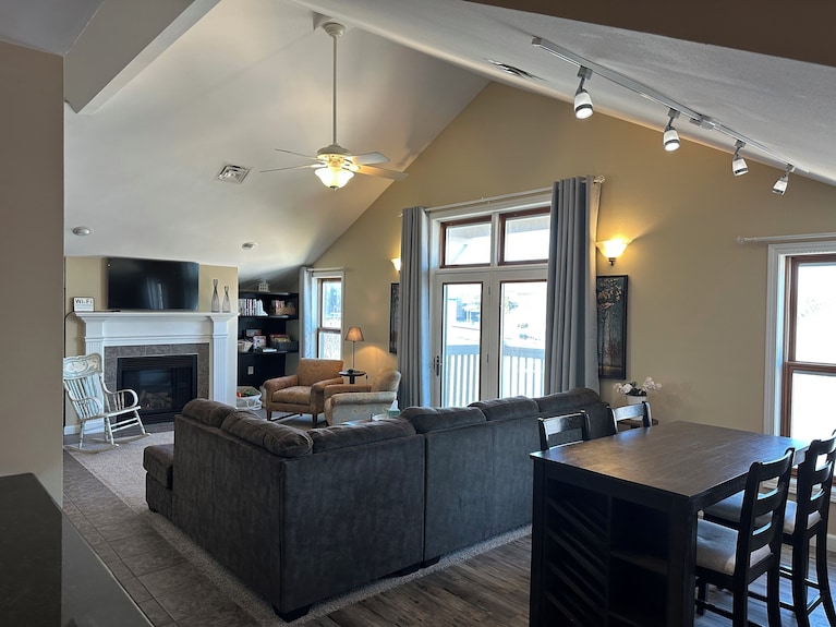 Sheboygan Waterfront 3 Bedroom 2.5 Bathroom Home - Wisconsin