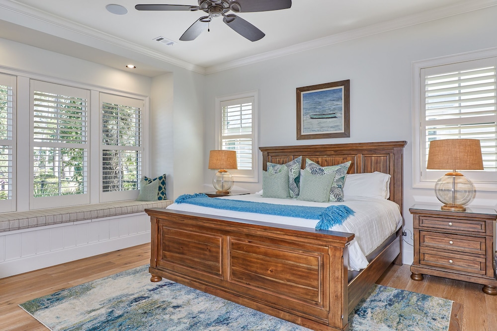 Luxurious Two Bedroom Cottage, Enchanting Backyard - Bluffton, SC