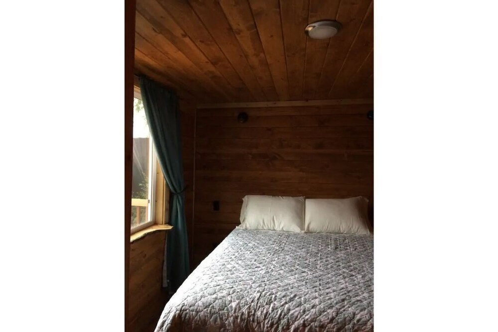 Dixie Creek Bungalows, Not So Tiny, Tiny Home - Oregon